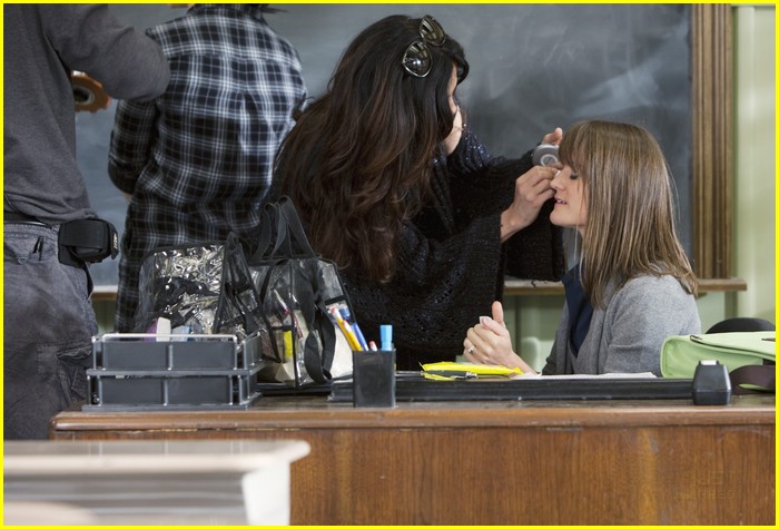 Sara Shephard on Pretty Little Liars -- FIRST LOOK! | Photo 378064 ...