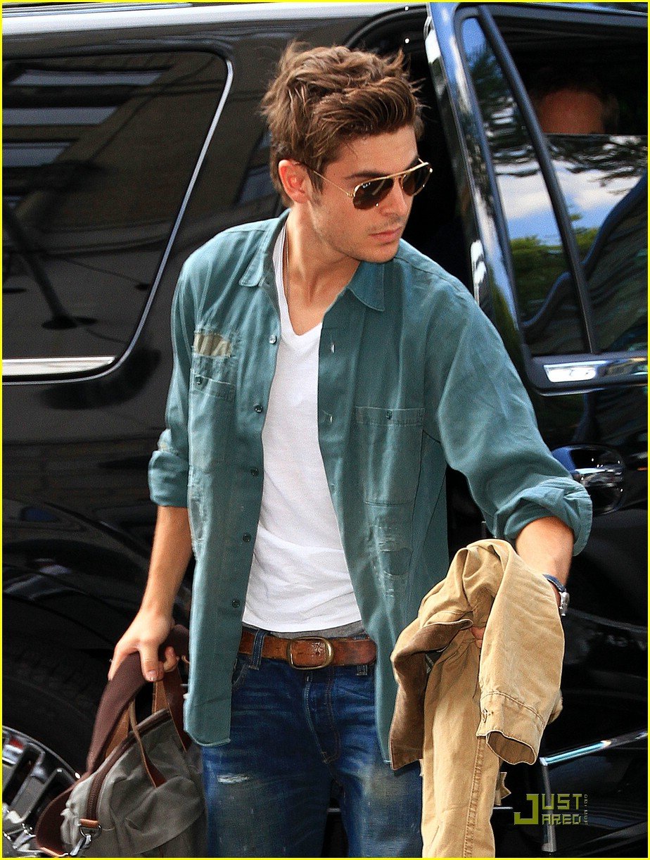 Zac Efron Takes A Gamble | Photo 379290 - Photo Gallery | Just Jared Jr.
