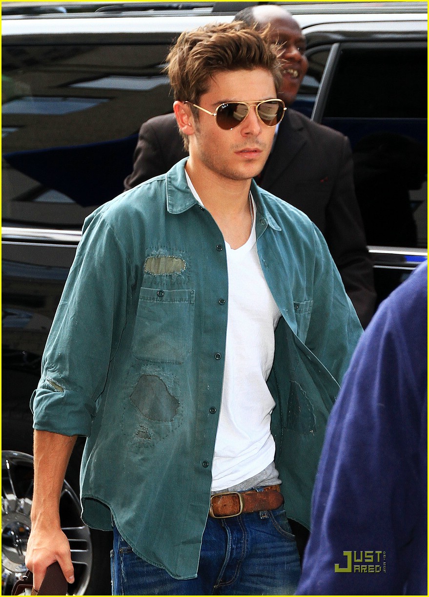 Zac Efron Takes A Gamble | Photo 379293 - Photo Gallery | Just Jared Jr.
