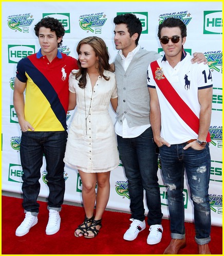 Demi Lovato & Jonas Brothers: Arthur Ashe Kids Day! | Photo 383208 ...