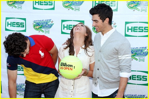 Demi Lovato & Jonas Brothers: Arthur Ashe Kids Day! | Photo 383221 ...