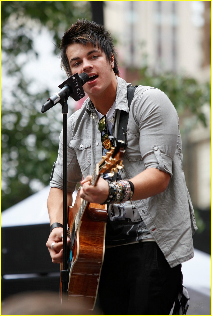 Josh Golden: 'Here We Go' Again at Macy's | Photo 382112 - Photo ...