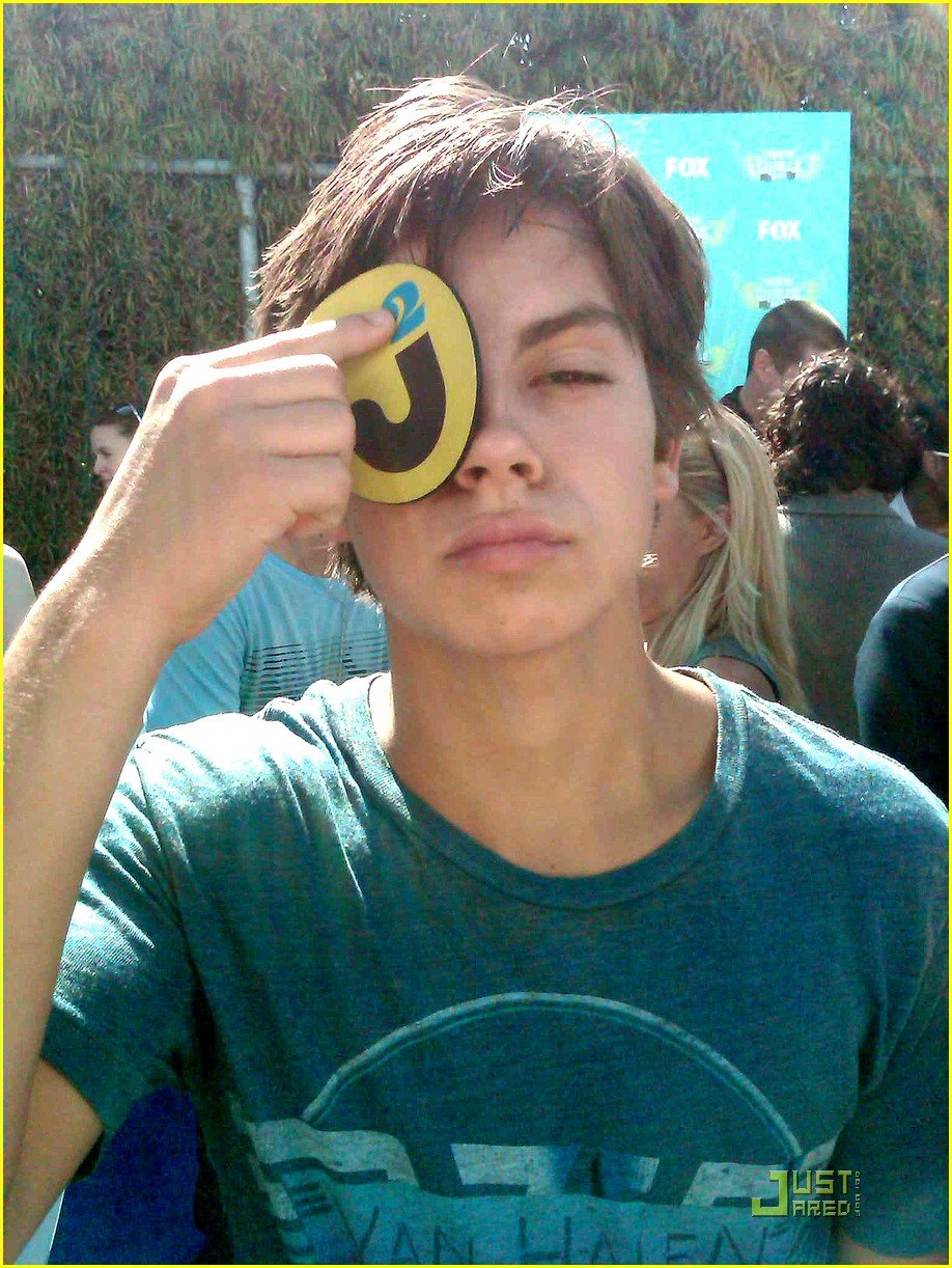 Jake T. Austin: Max Gets a New Love Interest! | Photo 381287 - Photo ...