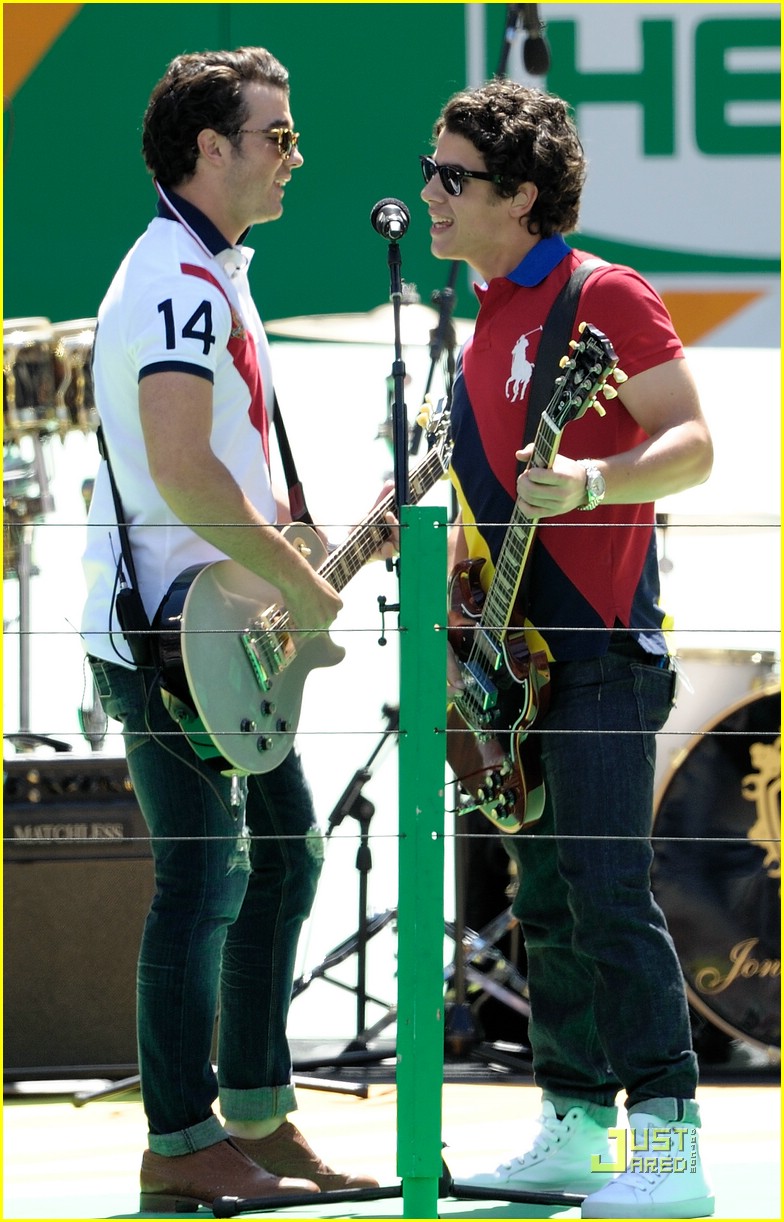 Full Sized Photo of jonas brothers big rob ashe day 04 | Jonas Brothers ...