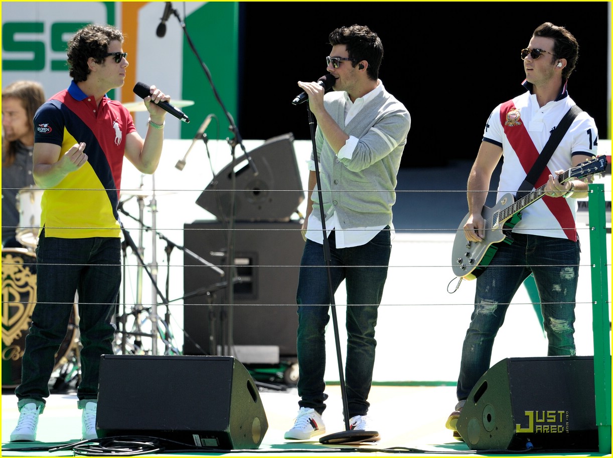 Jonas Brothers at Arthur Ashe Kids Days -- VIDEOS! | Photo 383273 ...