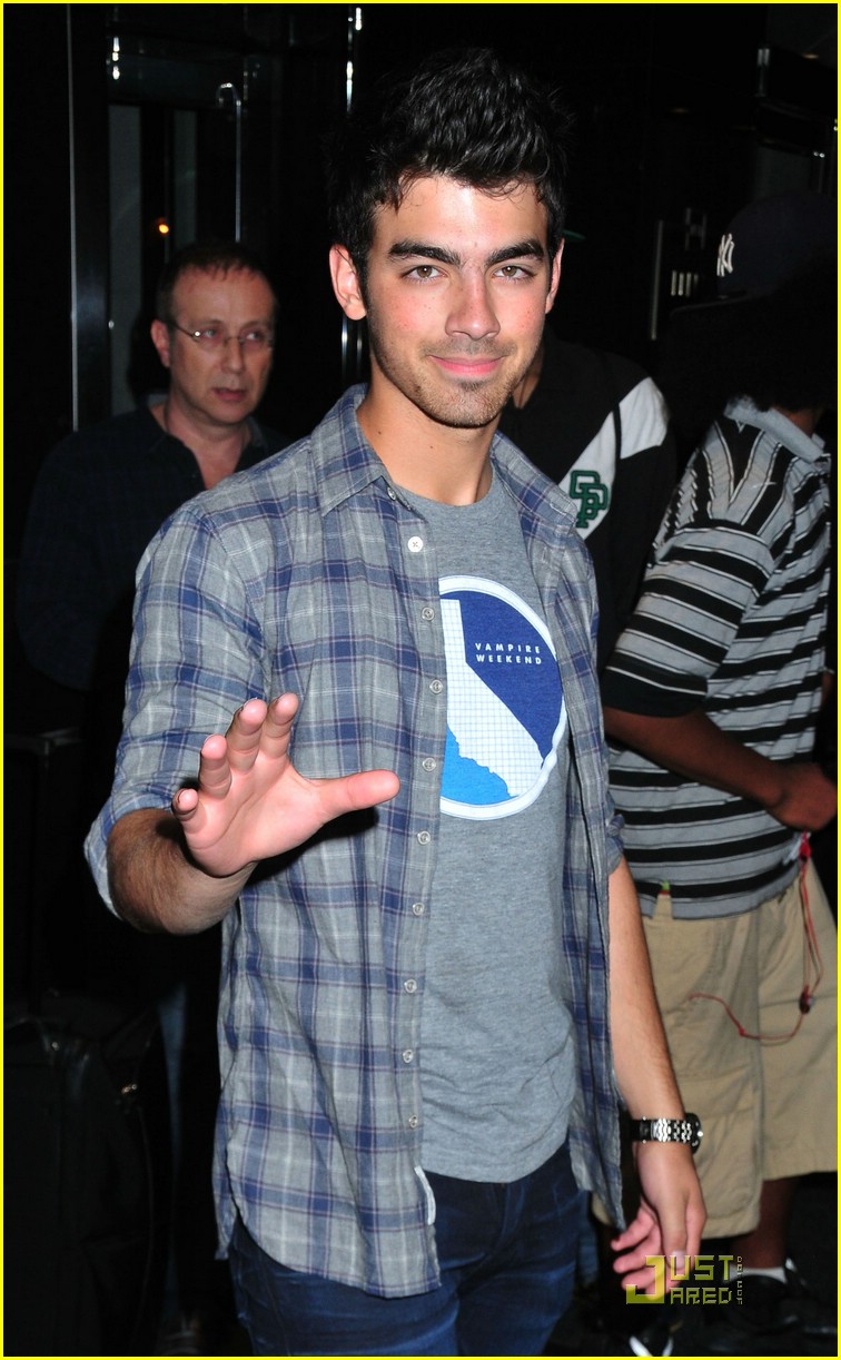 Full Sized Photo of joe nick jonas cr2 bloopers 03 | Joe & Nick Jonas ...