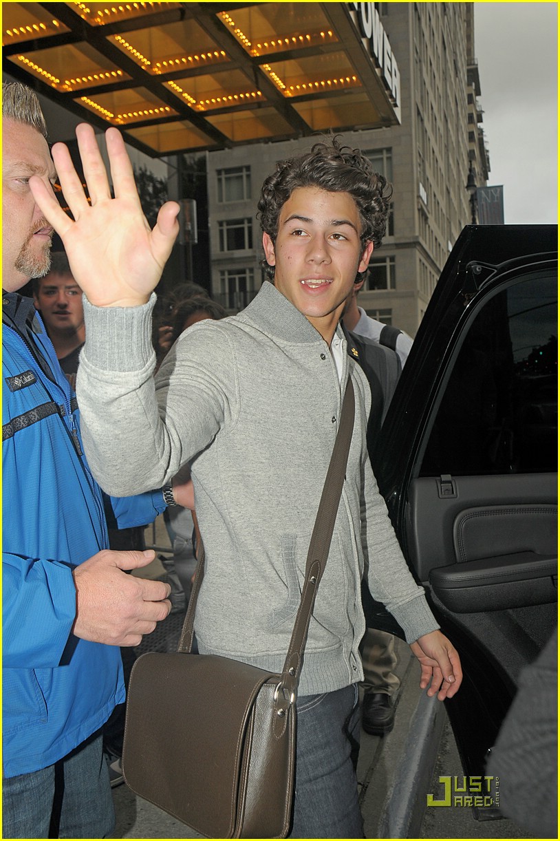 Joe & Nick Jonas: Camp Rock 2 Bloopers! | Photo 383001 - Photo Gallery ...