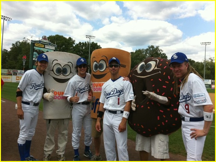 Jonas Brothers: Road Dogs BEAT the Goats! | Photo 381914 - Photo ...