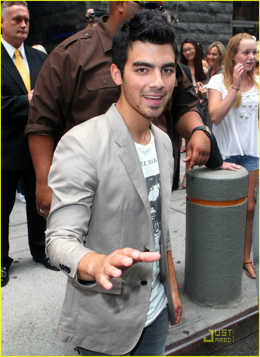Jonas Brothers: Camp Rock 2 Premiere Tomorrow! | Photo 382340 - Photo ...