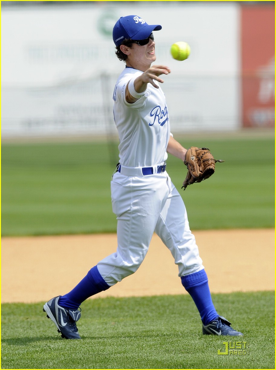 The Jonas Brothers 'X The Text' Road Dogs Game! | Photo 380900 - Photo ...