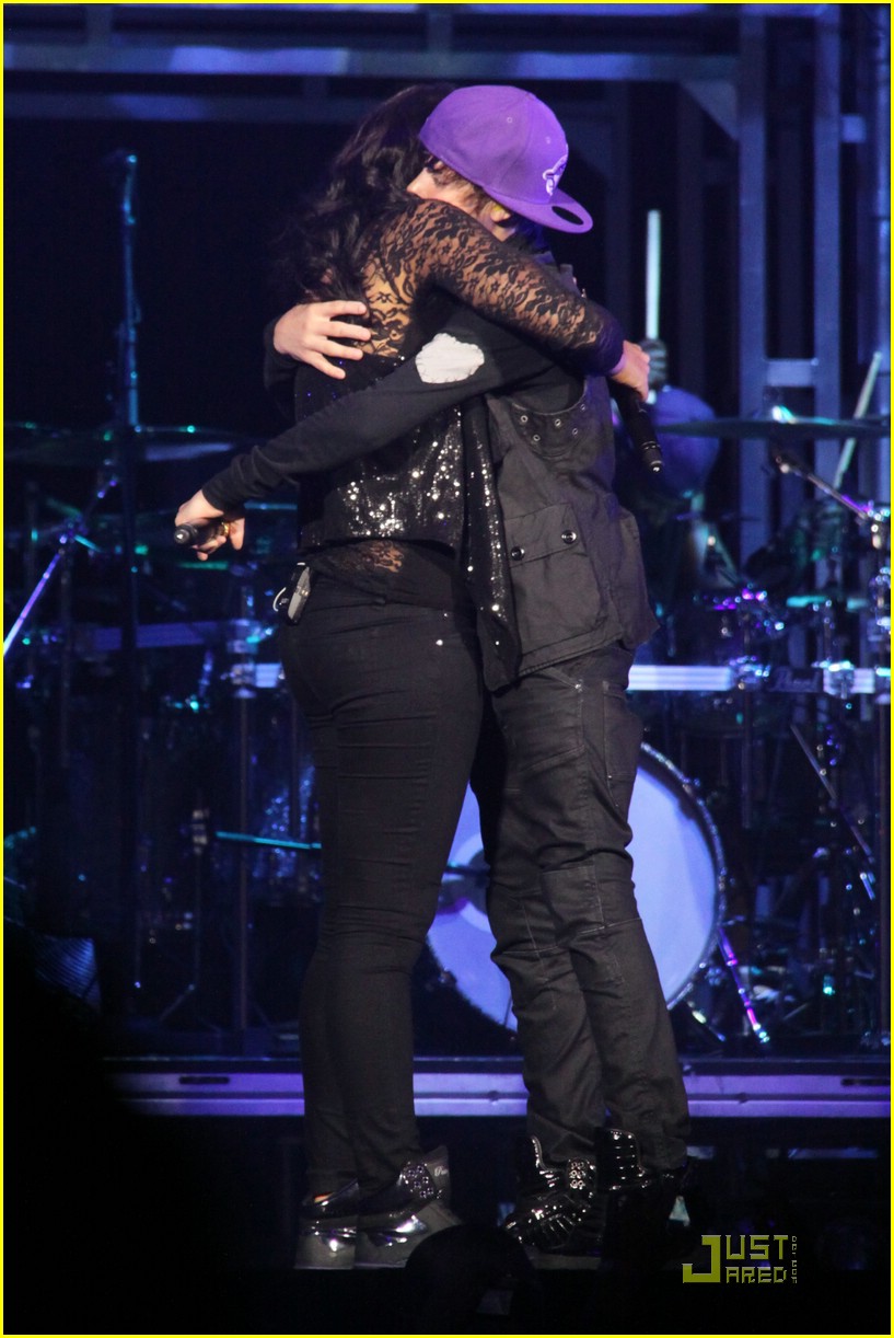 Justin Bieber & Jessica Jarrell Go 'Overboard' | Photo 382783 - Photo ...