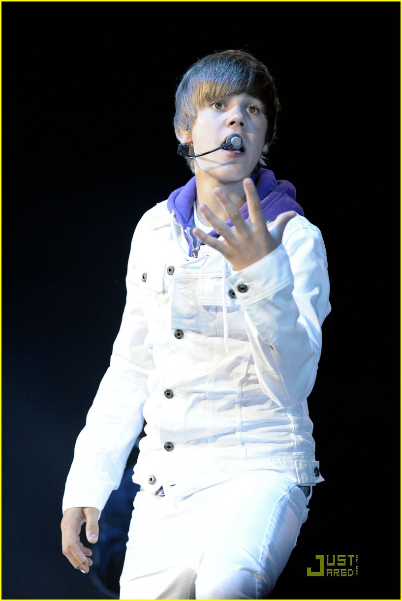 Justin Bieber & Jessica Jarrell Go 'Overboard' | Photo 382785 - Photo ...