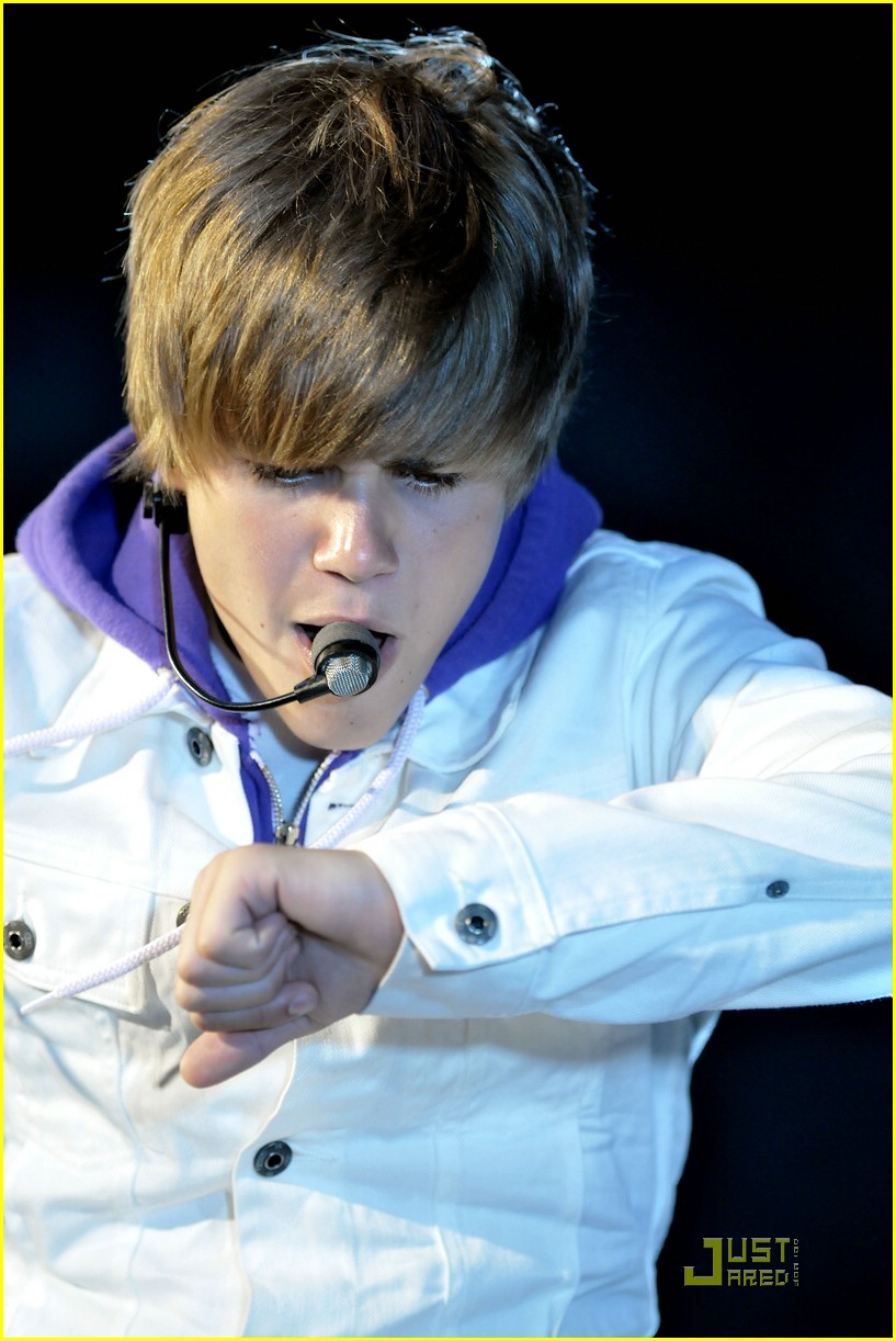 Justin Bieber & Jessica Jarrell Go 'Overboard' | Photo 382786 - Photo ...