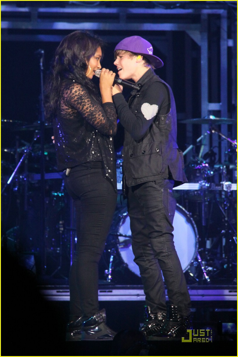 Justin Bieber & Jessica Jarrell Go 'Overboard' | Photo 382790 - Photo ...