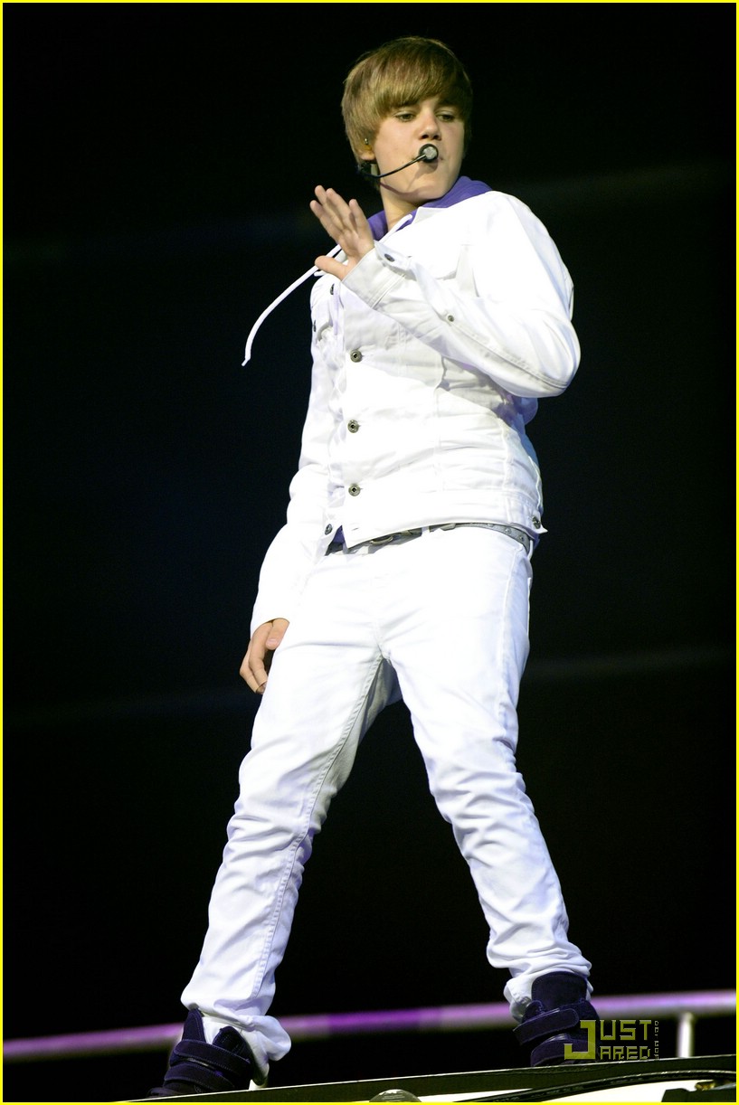 Justin Bieber & Jessica Jarrell Go 'Overboard' | Photo 382795 - Photo ...