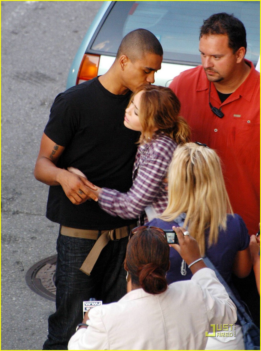 Full Sized Photo of miley cyrus hugs lol set 02 | Miley Cyrus: Hugs on ...