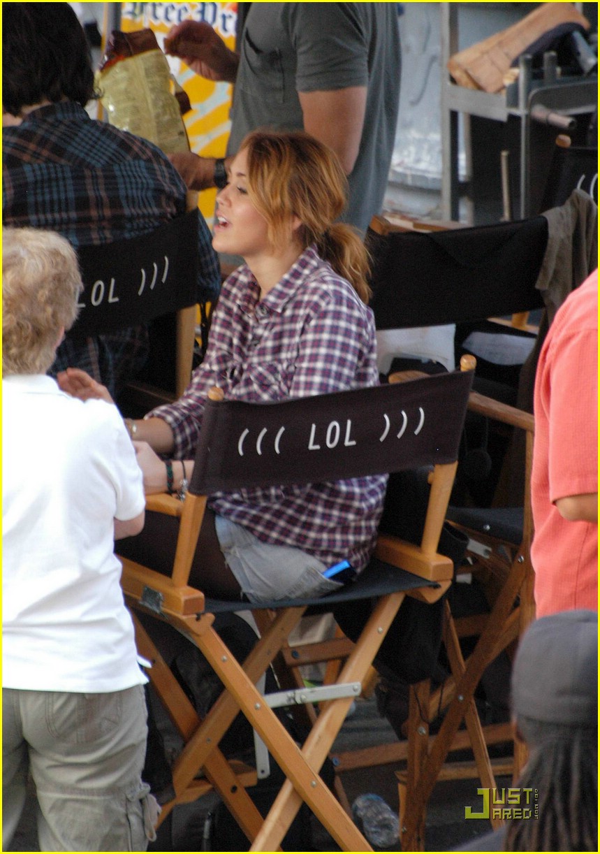 Miley Cyrus: Hugs on the L.O.L. Set | Photo 383121 - Photo Gallery ...