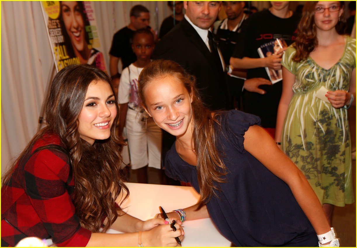 Victoria Justice: Macy's Concert Cutie | Photo 382091 - Photo Gallery ...