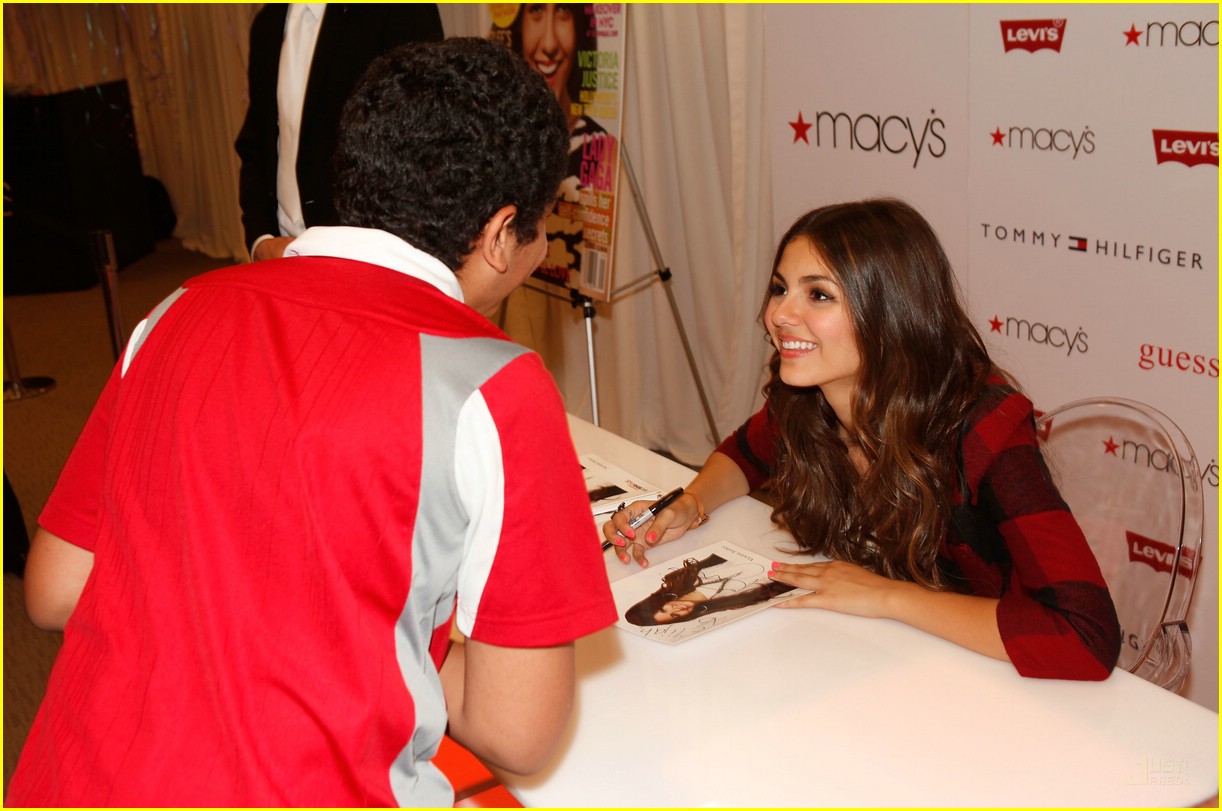 Victoria Justice: Macy's Concert Cutie | Photo 382096 - Photo Gallery ...