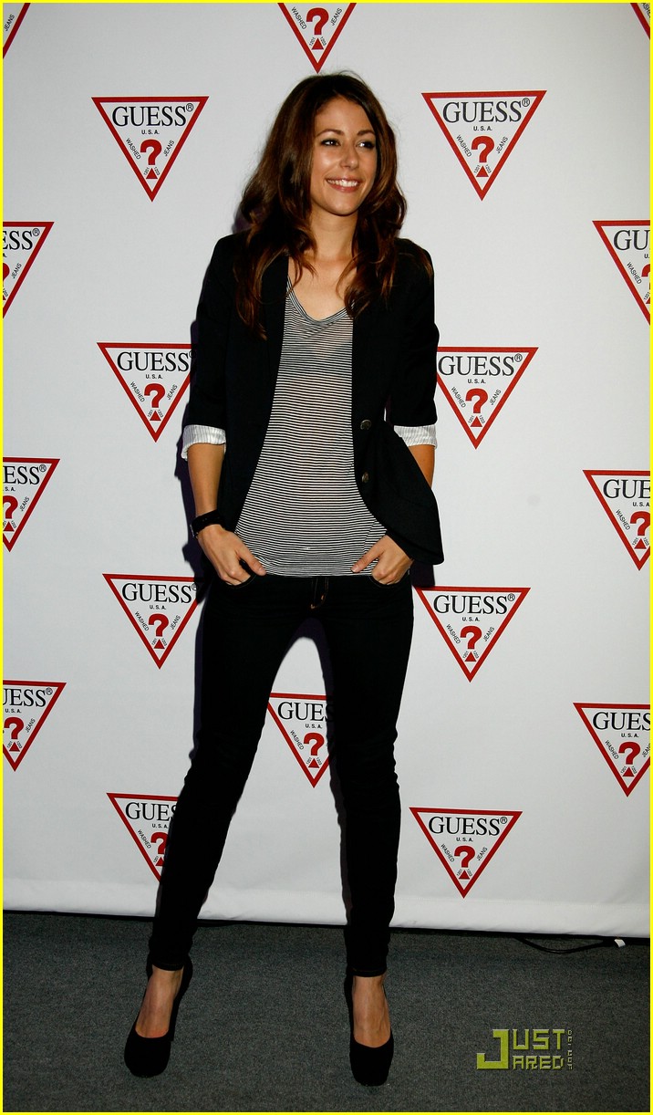 Amanda Crew 'Repeats' at TIFF 2010 | Photo 385366 - Photo Gallery ...