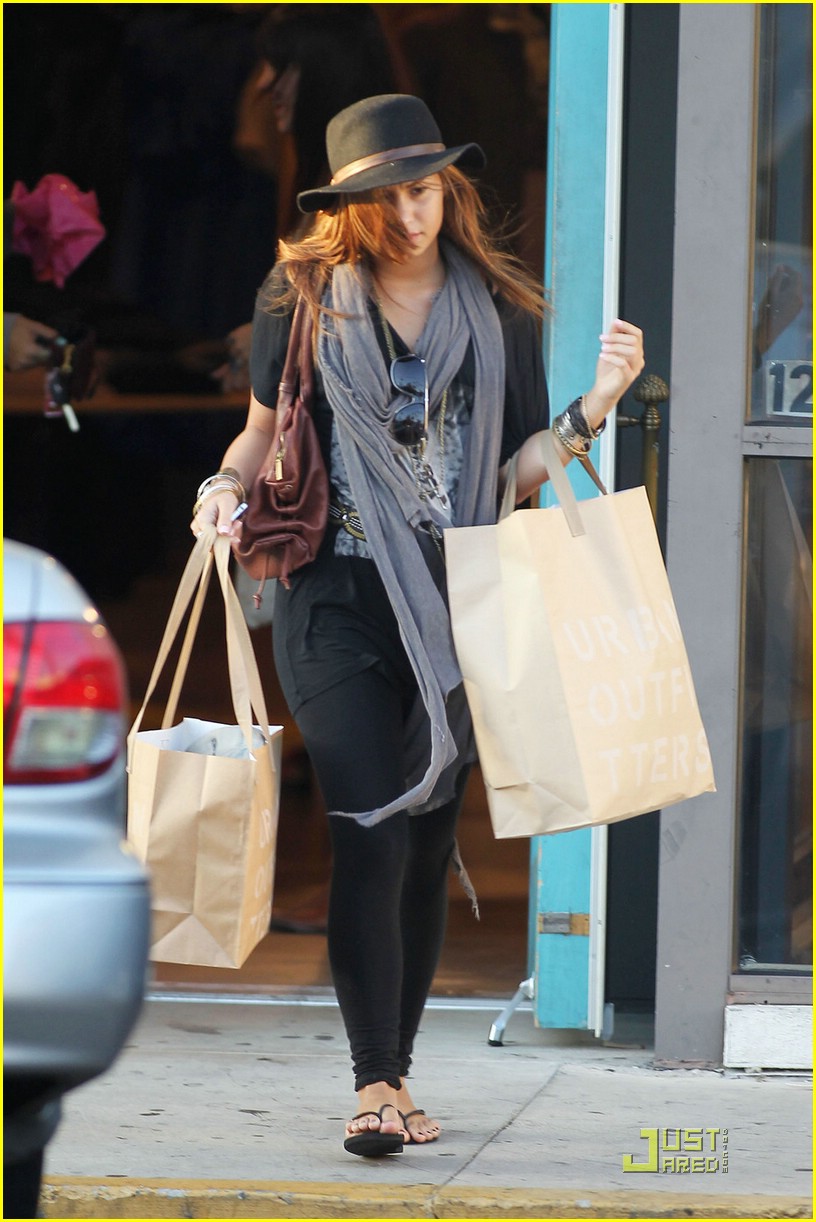 Demi Lovato: Urban Outfitter Lover! | Photo 386591 - Photo Gallery ...