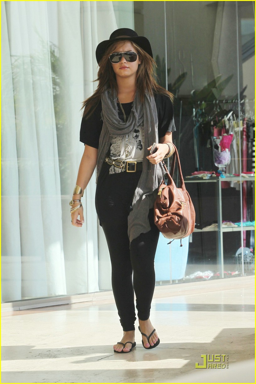 Demi Lovato: Urban Outfitter Lover! | Photo 386595 - Photo Gallery ...
