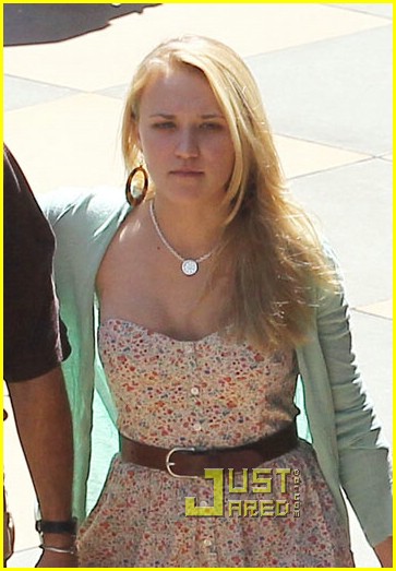 Emily Osment: Cheesecake Factory Friday | Photo 384083 - Photo Gallery ... Emily Osment: Cheesecake Factory Friday | Photo 384083 - Photo Gallery ...