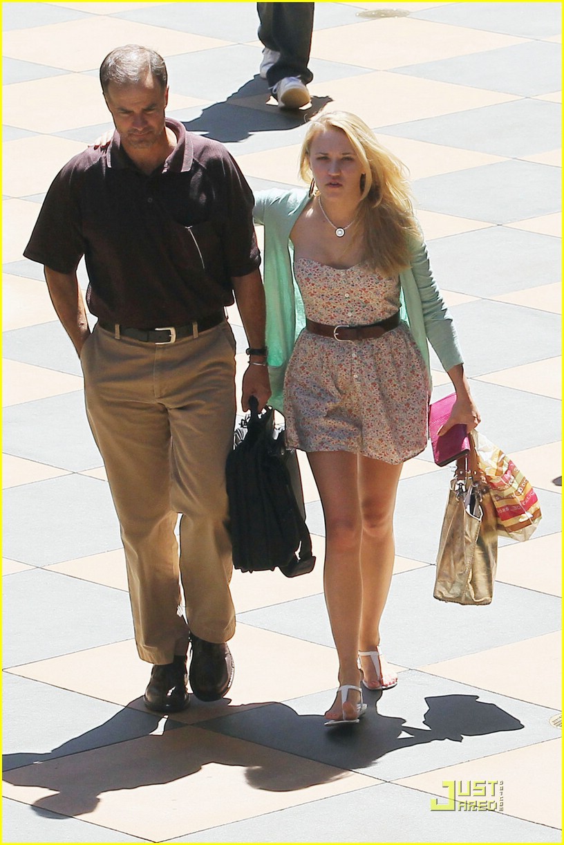 Emily Osment: Cheesecake Factory Friday | Photo 384084 - Photo Gallery ... Emily Osment: Cheesecake Factory Friday | Photo 384084 - Photo Gallery ...