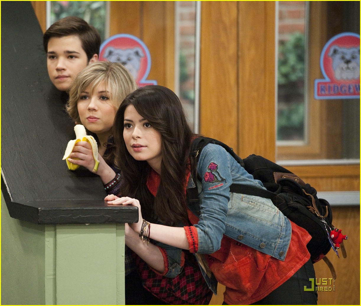 Miranda Cosgrove Gets Pranky | Photo 386906 - Photo Gallery | Just ...