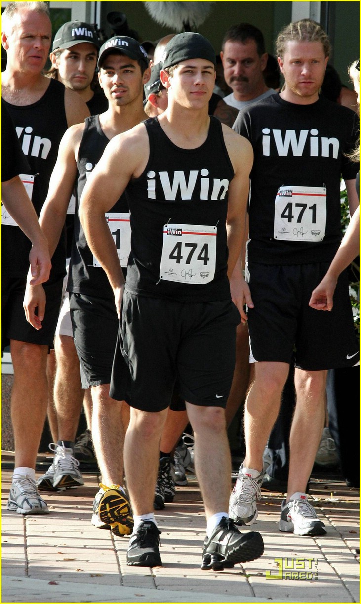 Joe & Nick Jonas: iWin Fun Run in Florida! | Photo 384343 - Photo ...