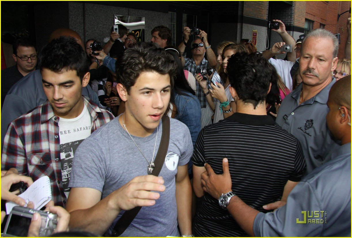 The Jonas Brothers are Montreal Men | Photo 384232 - Photo Gallery ...