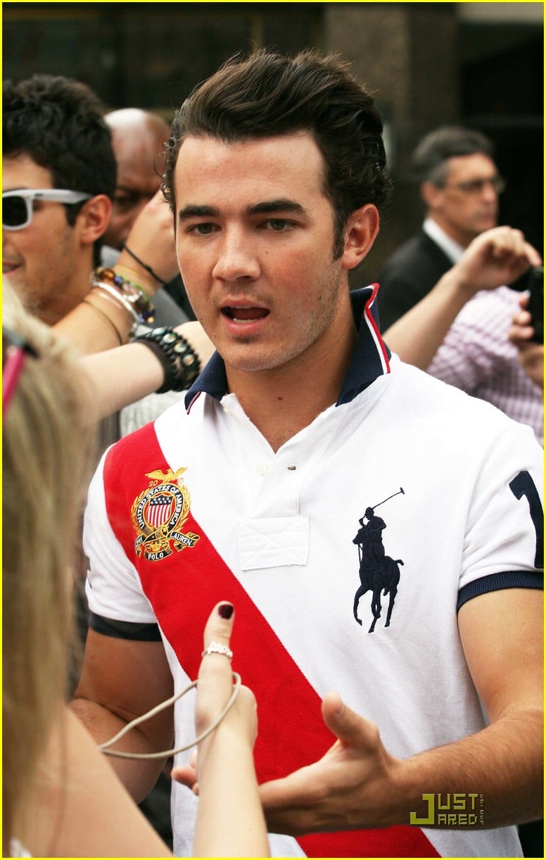 The Jonas Brothers: Toronto Tourist Attraction! | Photo 384103 - Photo ...