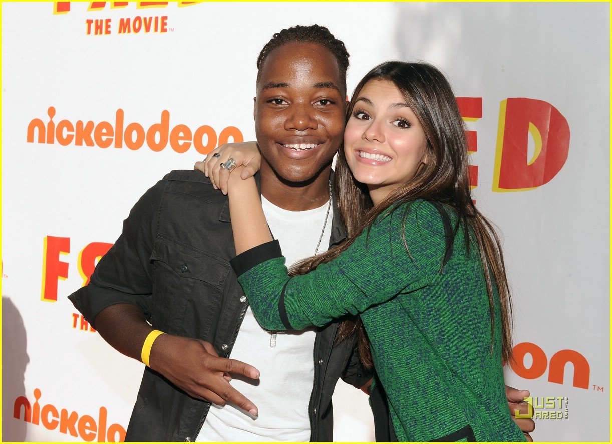 Leon Thomas & Victoria Justice: iCarly-Victorious Cameo Revealed ...