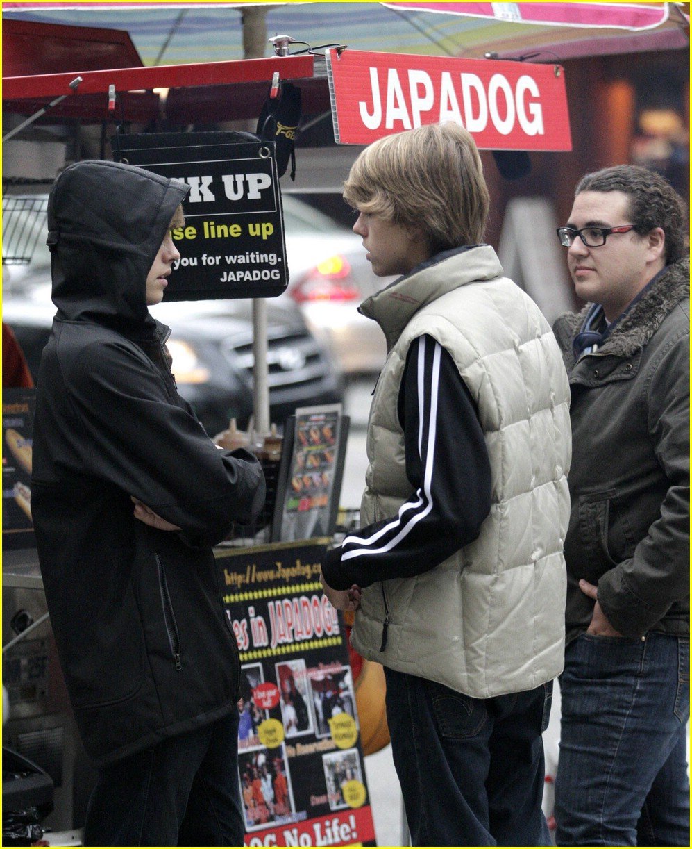 Dylan & Cole Sprouse are Hot Dog Dudes | Photo 386925 - Photo Gallery ...