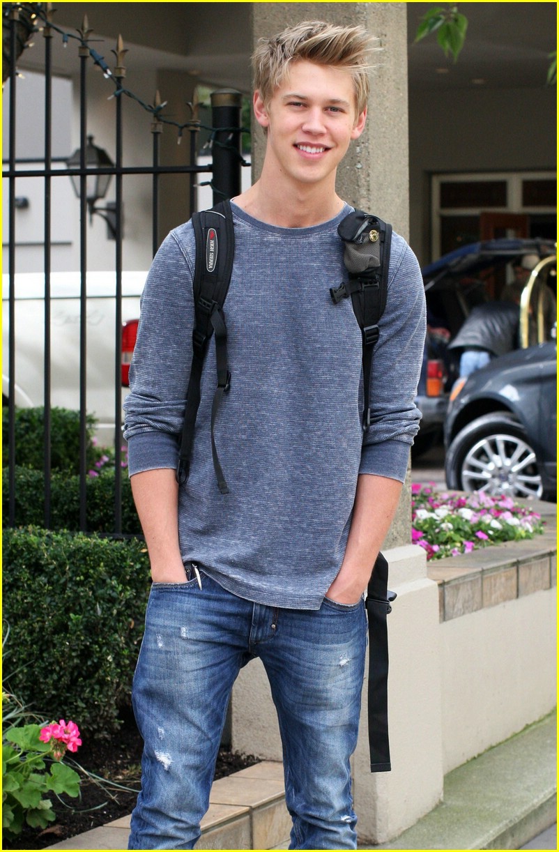 Austin Butler: Vanvouver Sight Seeker | Photo 389993 - Photo Gallery ...