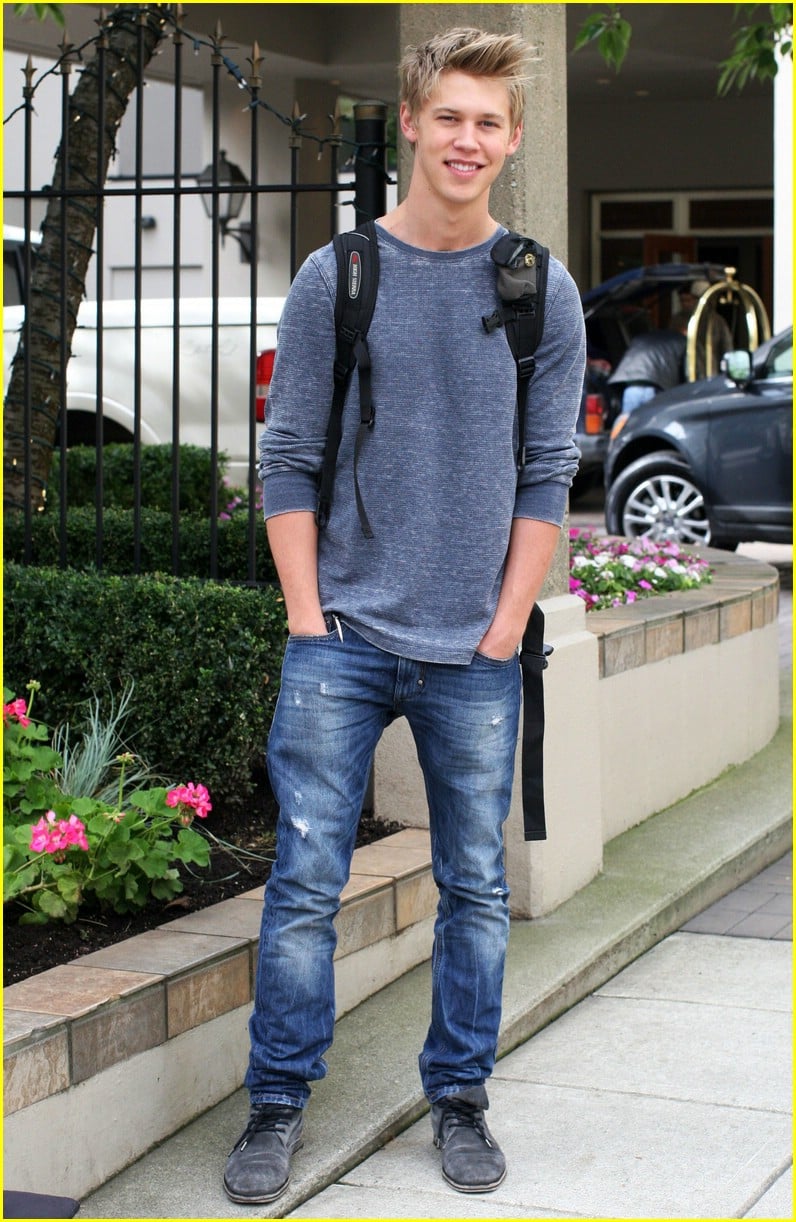 Austin Butler: Vanvouver Sight Seeker | Photo 389994 - Photo Gallery ...