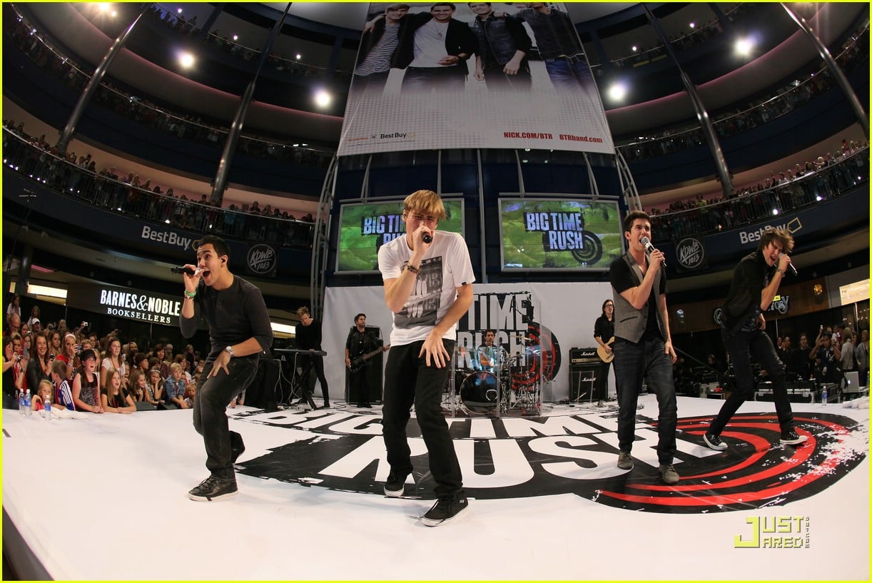Big Time Rush: 9000+ Crowd at Mall of America! | Photo 390469 - Photo ...