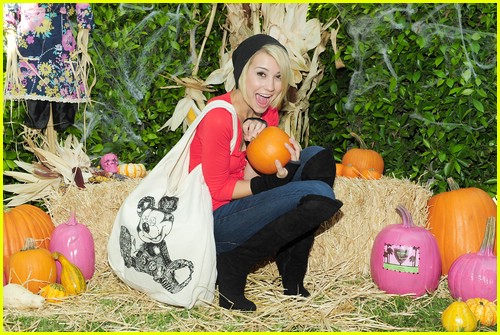 Chelsea Staub: Pretty Pumpkin Picker | Photo 390227 - Photo Gallery ...