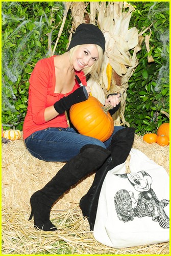 Chelsea Staub: Pretty Pumpkin Picker | Photo 390237 - Photo Gallery ...