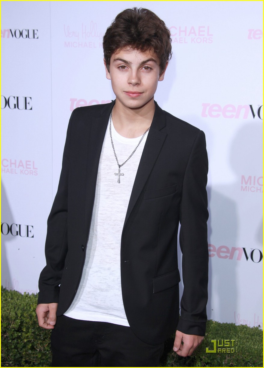 Jake T. Austin is Fernando in 'Rio' | Photo 388730 - Photo Gallery ...