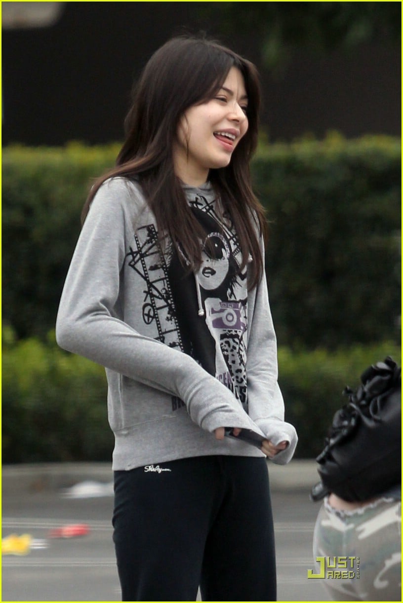 Full Sized Photo of miranda cosgrove dance kissmas 05 | Miranda ...
