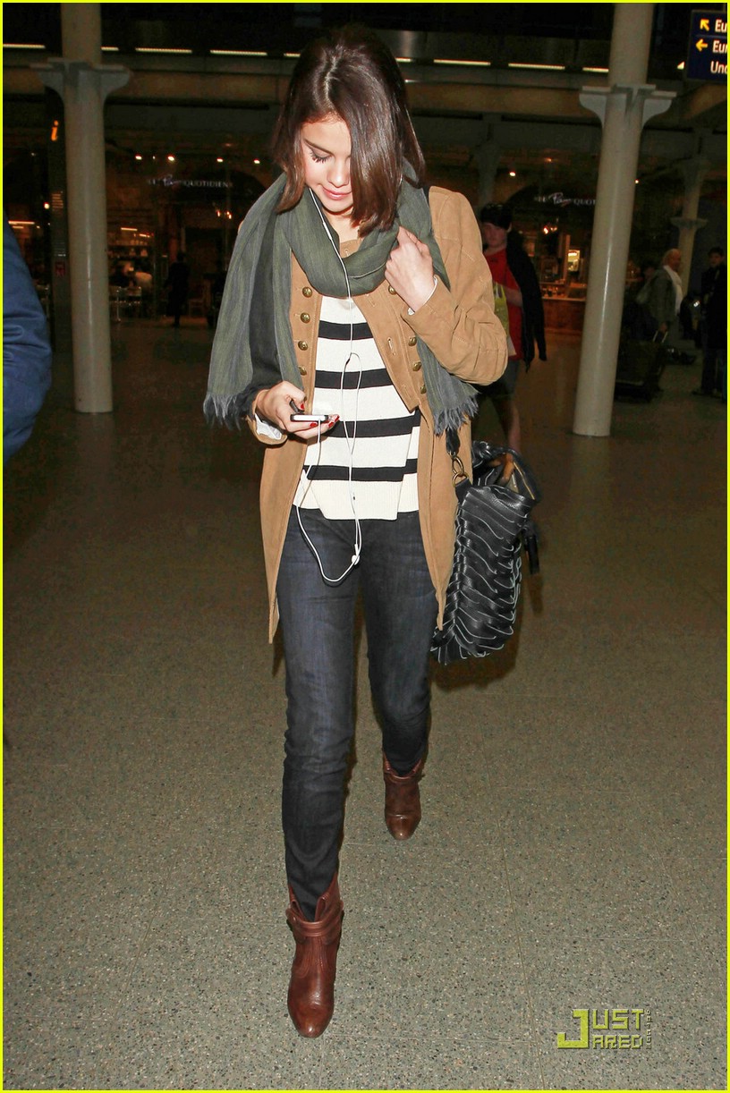 Full Sized Photo of selena gomez leaving for london 13 | Selena Gomez ...