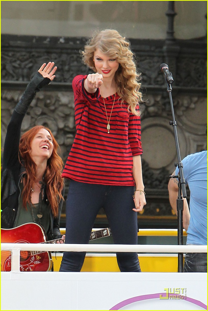 Full Sized Photo of taylor swift hollywood 09 | Taylor Swift: Double ...