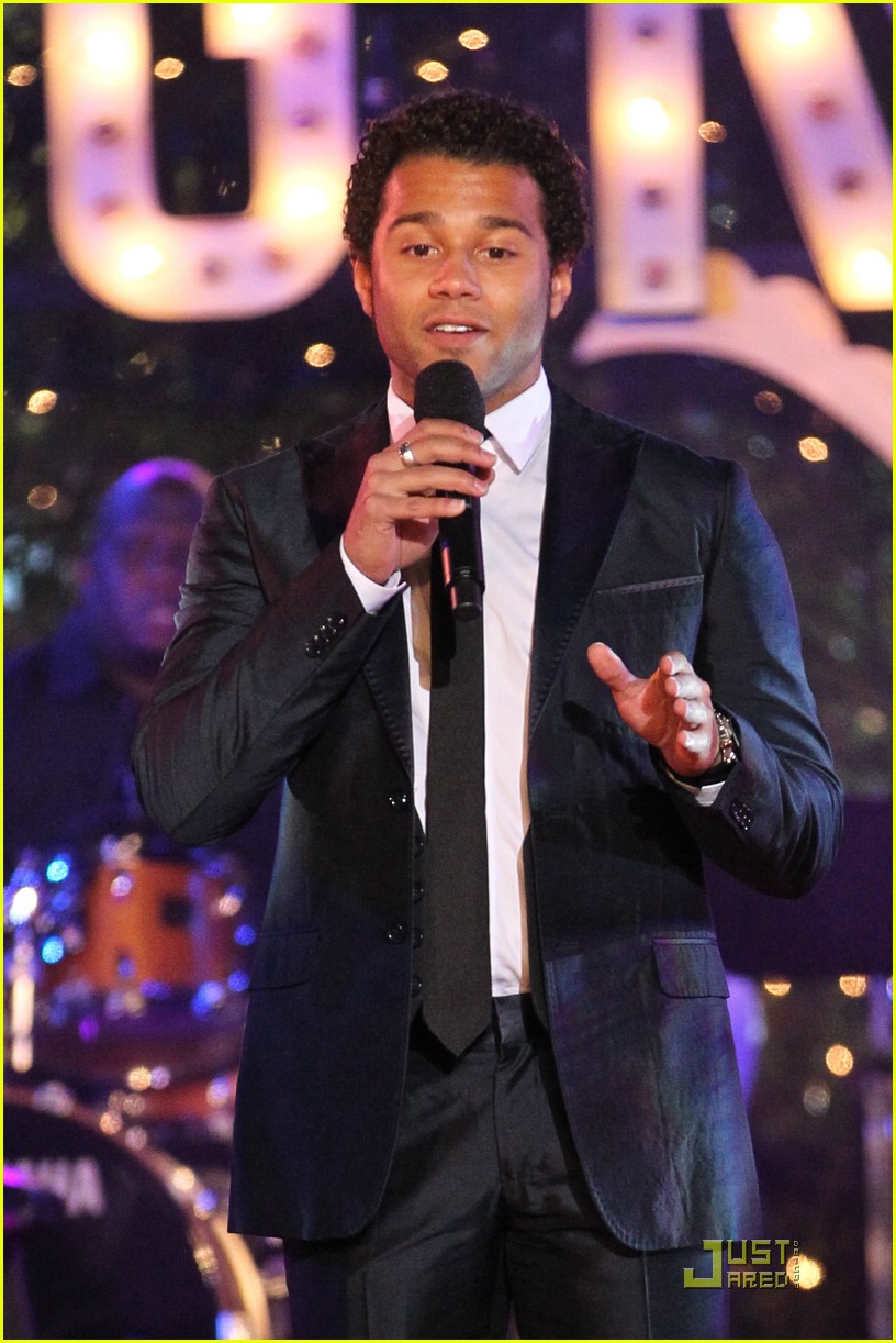 David Archuleta & Jesse McCartney Light Up The Grove | Photo 394917 ...