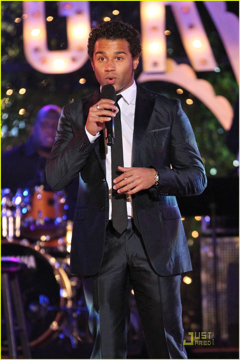 David Archuleta & Jesse McCartney Light Up The Grove | Photo 394929 ...