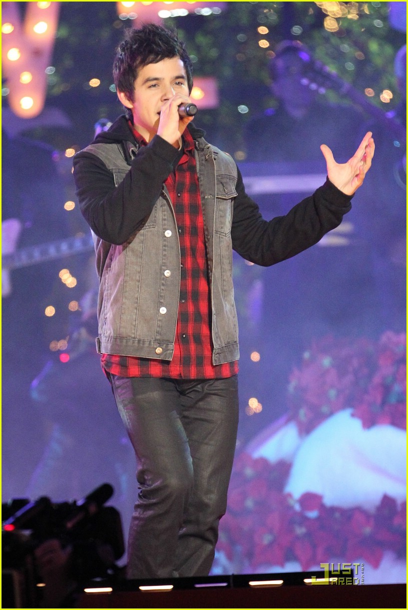 David Archuleta & Jesse McCartney Light Up The Grove | Photo 394932 ...