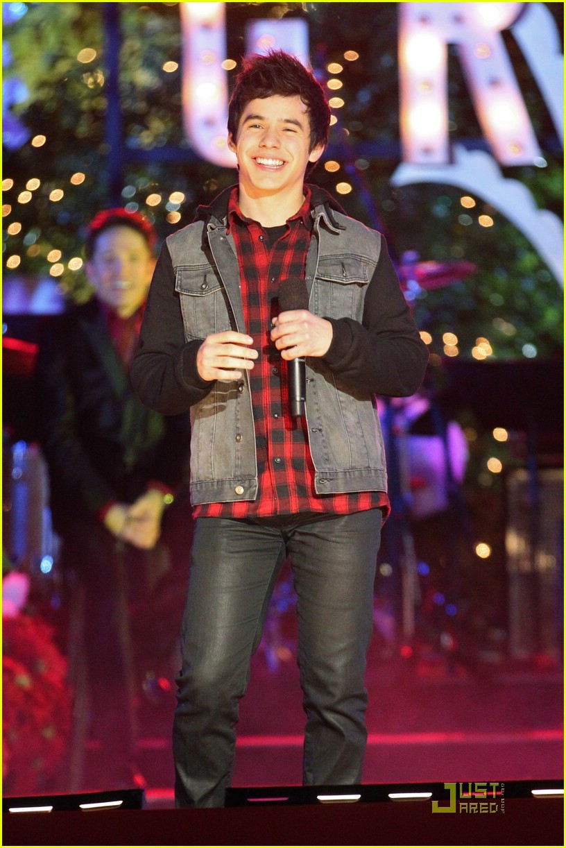 David Archuleta & Jesse McCartney Light Up The Grove | Photo 394941 ...