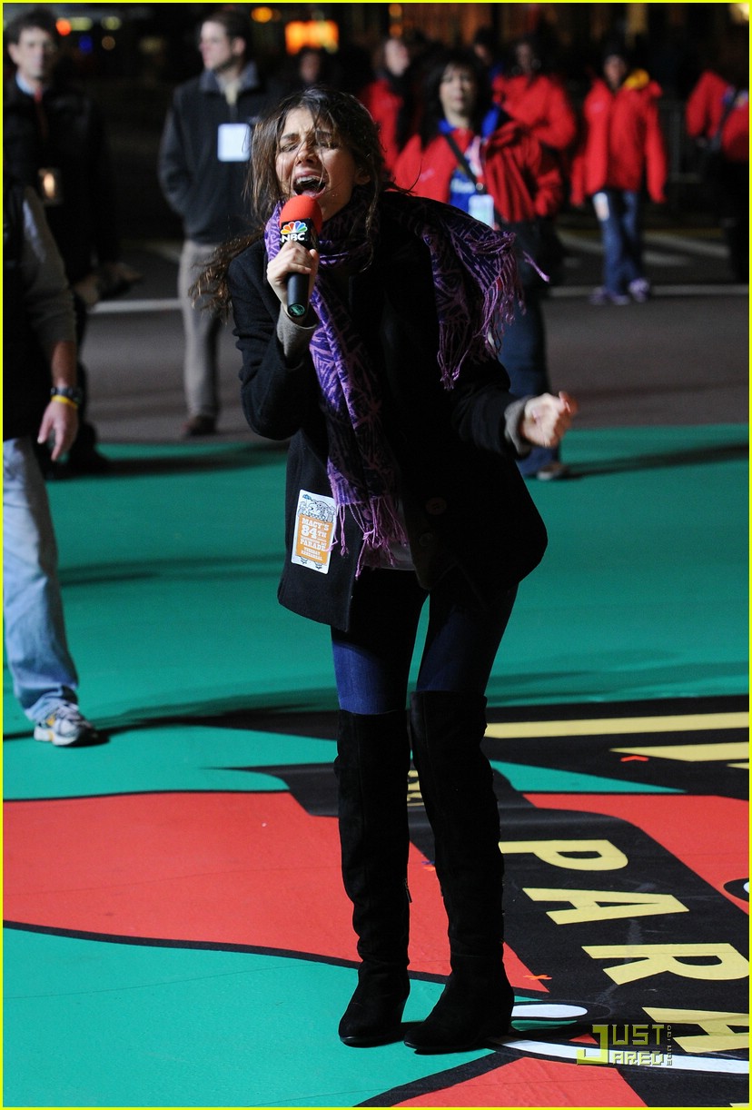 Victoria Justice: Macy's Parade Rehearsal with Big Time Rush! | Photo ...