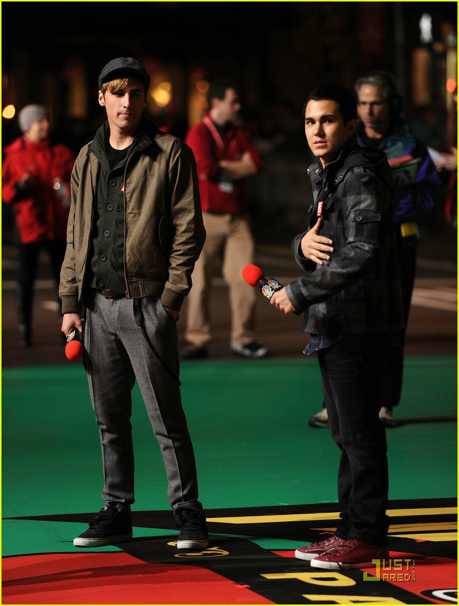 Victoria Justice: Macy's Parade Rehearsal with Big Time Rush! | Photo ...