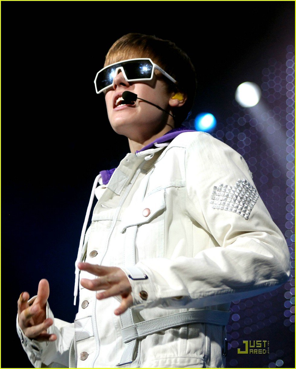 Justin Bieber: Cake in Canada! | Photo 395150 - Photo Gallery | Just ...